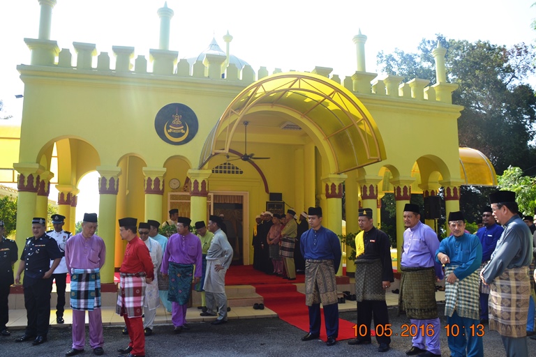 UNIT MAJLIS KERAIAN: MAJLIS MENZIARAHI MAKAM DIRAJA JUGRA OLEH DYTM ...