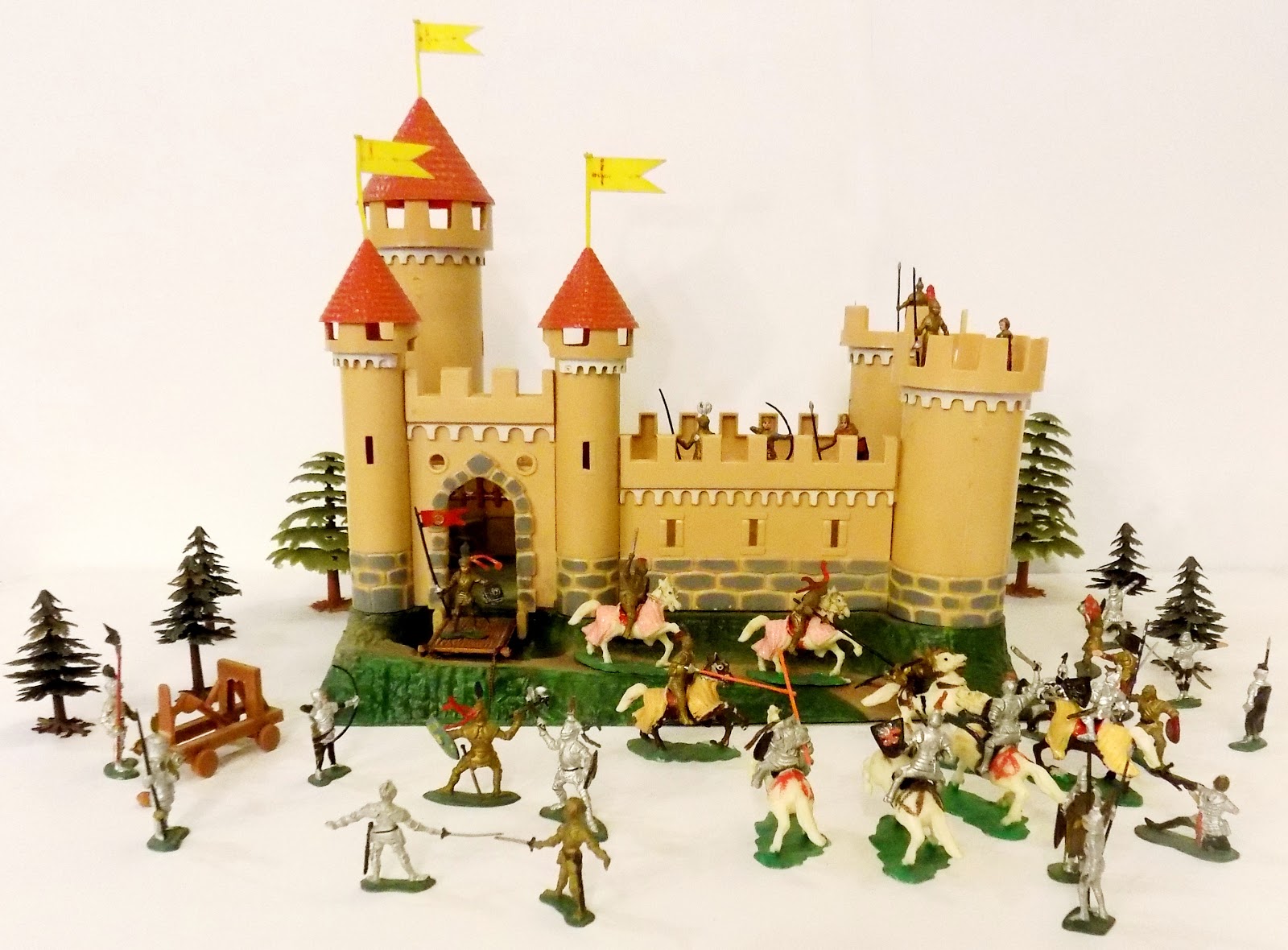 Toys and Stuff: Marx Miniature Knights and Castle Playset - Pt 1