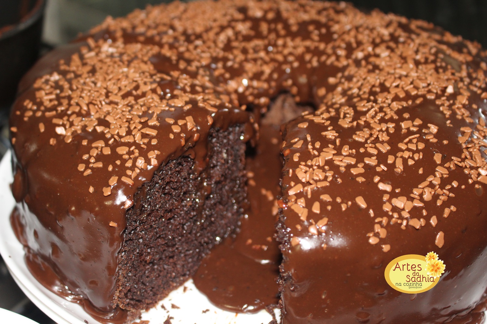 Bolo de chocolate fácil - Sem Batedeira | Artes da Sadhia na cozinha