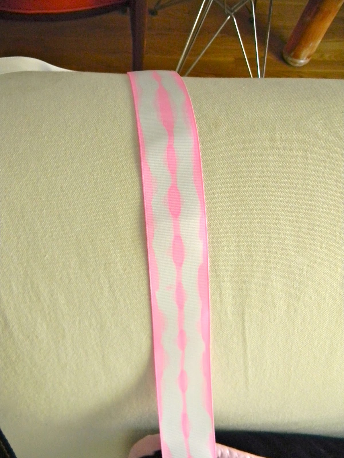 GORGEOUS SHINY THINGS: I test out the "Dip- Dye" Trim DIY