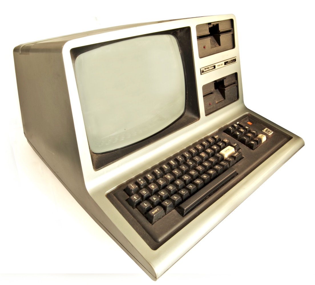Retromobe - retro mobile phones and other gadgets: TRS-80 Model I (1977)