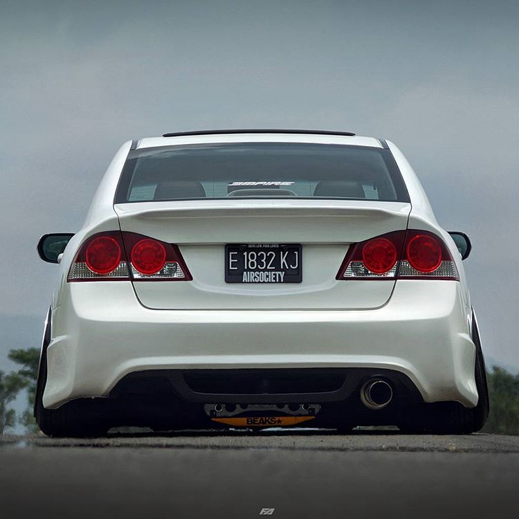 Modifikasi Mobil Ceper Honda Civic Putih Velg Work wheels Meister S1 ...