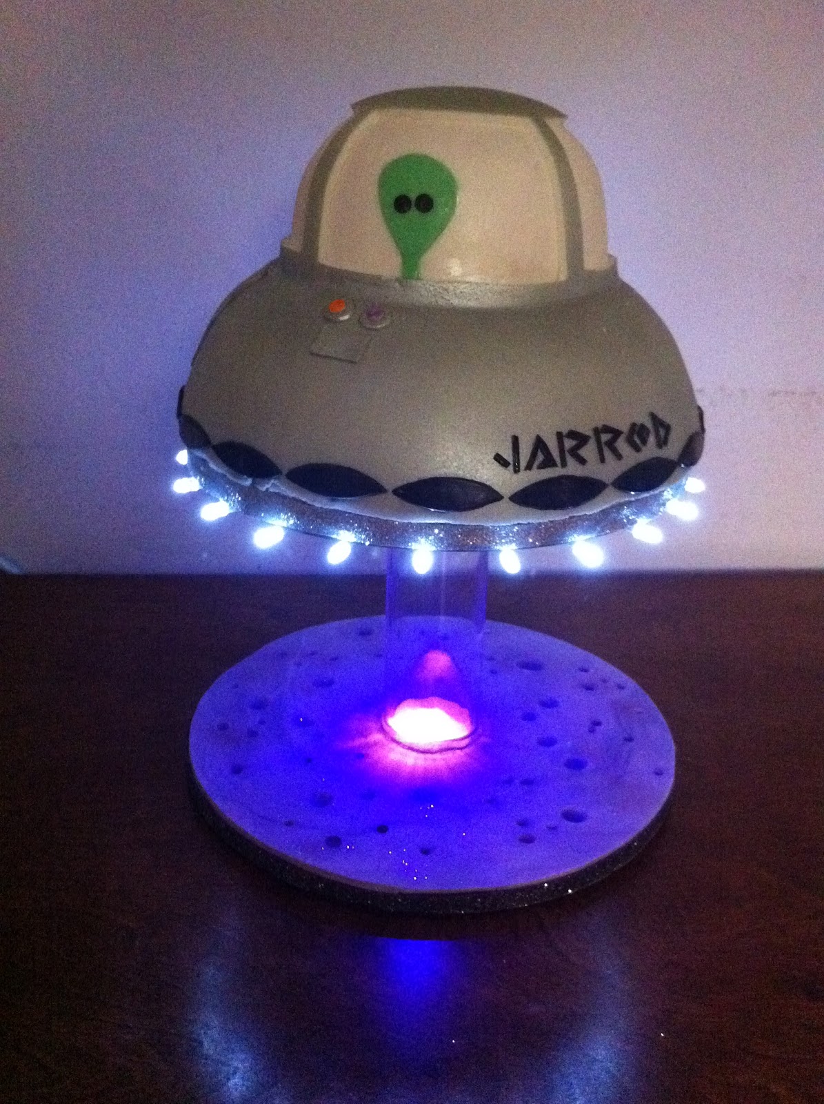 Donna Belle Desserts: UFO Cake-Start to finish