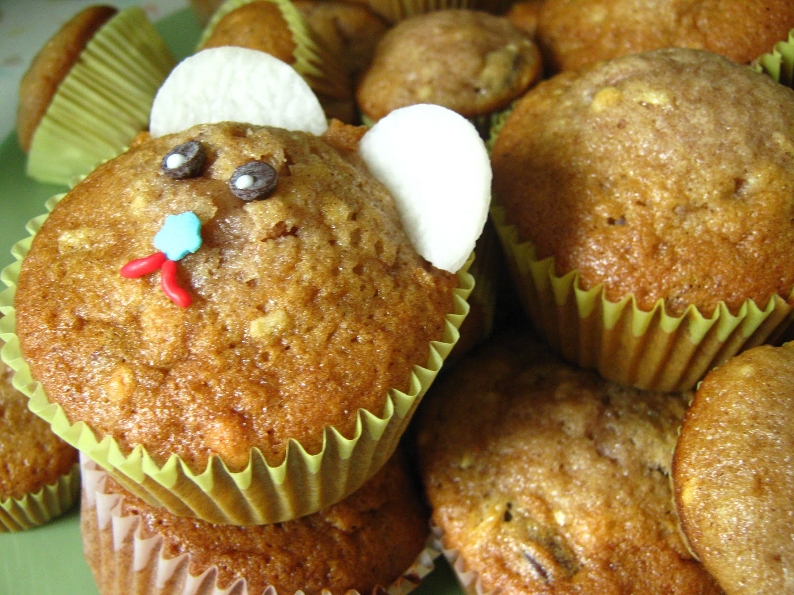 Rindy Mae: Animal Muffins: A Kid Snack