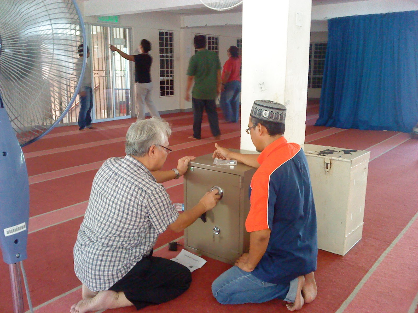 MEMENUHI TEMPAHAN TABUNG SURAU DAN MASJID