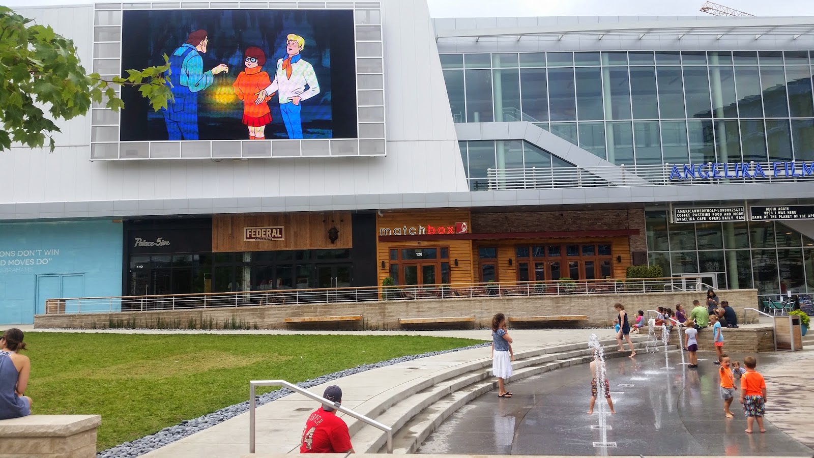 Rebuilding Place in the Urban Space: Urban retail blatherings