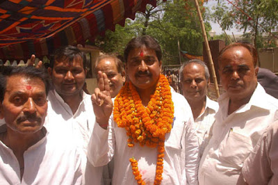 View Patna: Arjun Yadav files nomination papers for ward No. 41