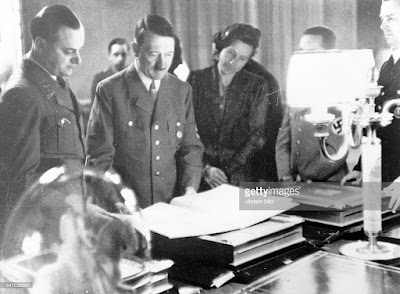 NAZI JERMAN: Foto Adolf Hitler di Tahun 1938