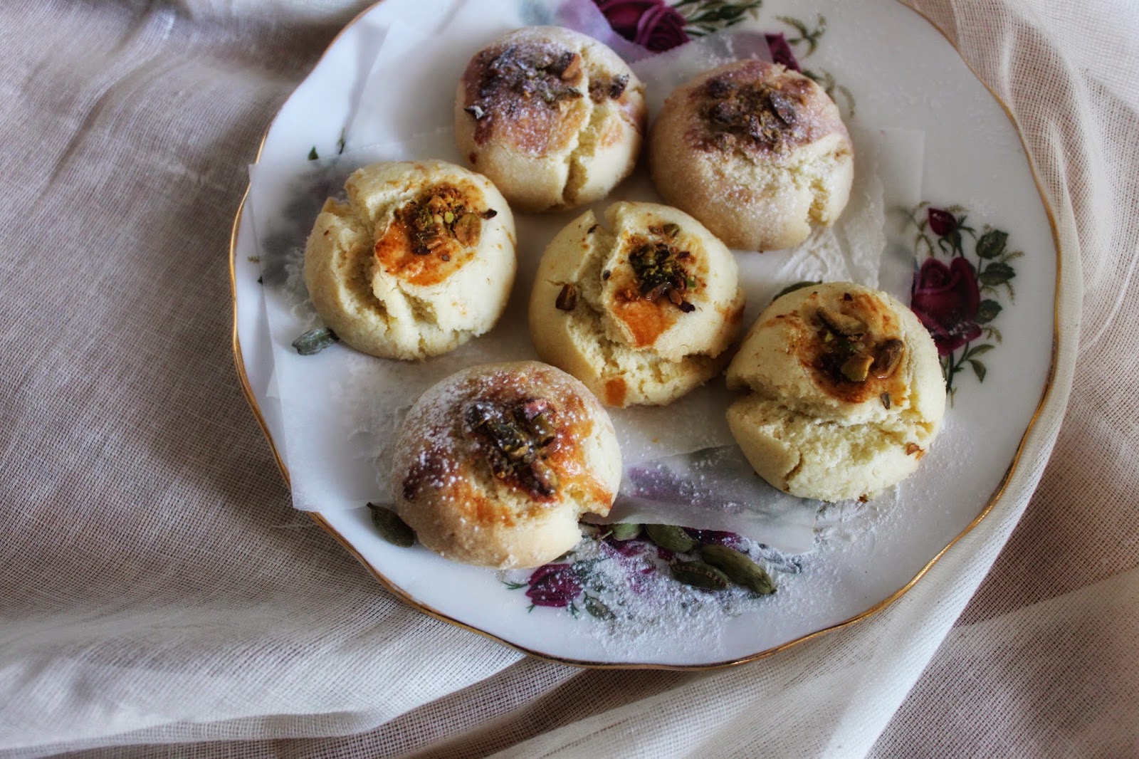 come · con · ella: naan khatai, pakistani biscuits with a melting texture