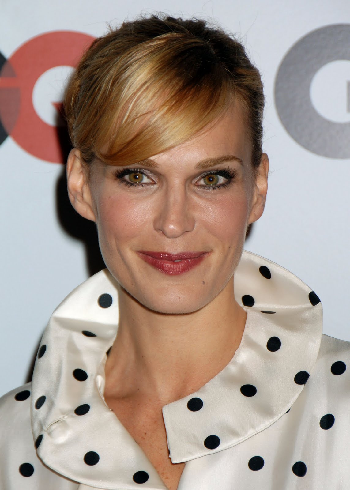 Fashion: [FemCeleb Portraits] Model: Molly Sims