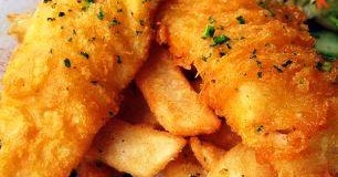 In en om die huis: Gebraaide vis in 'n bros bierbeslag met slaptjips