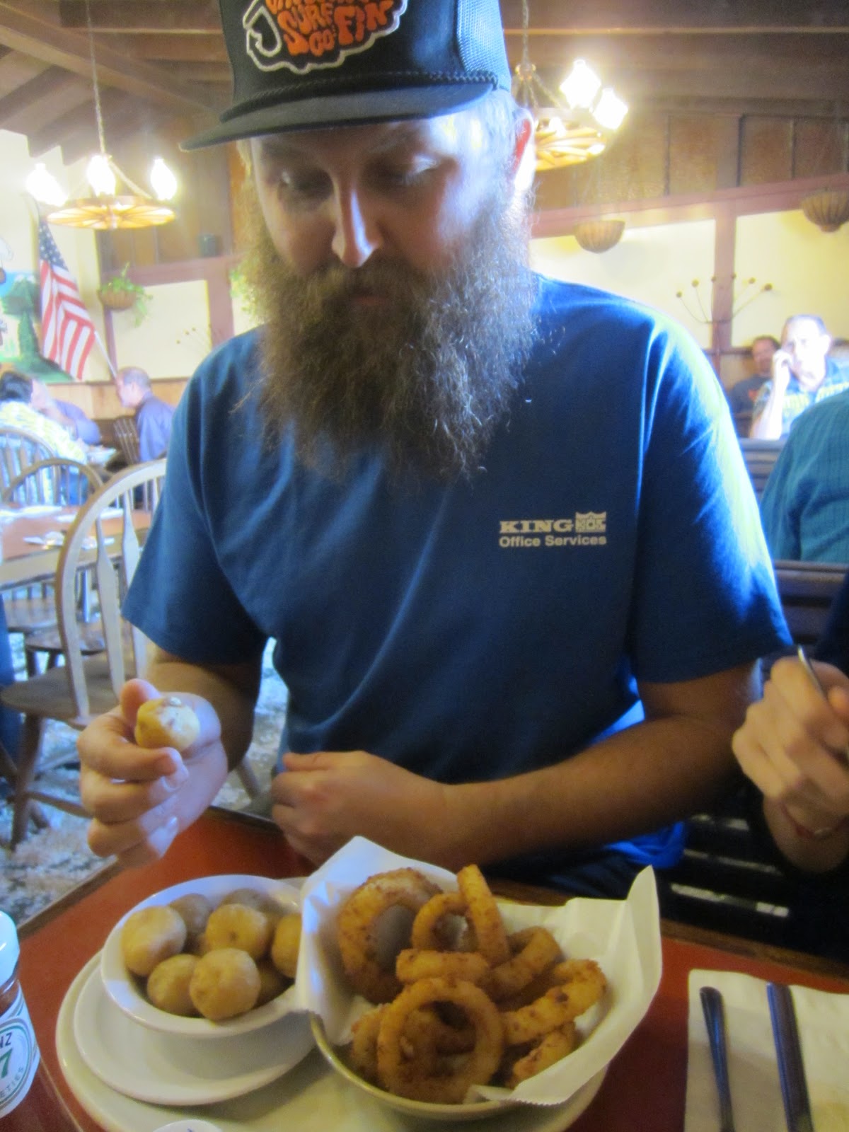 wacky tacky: Chow Time: The Bear Pit Bar-B-Q