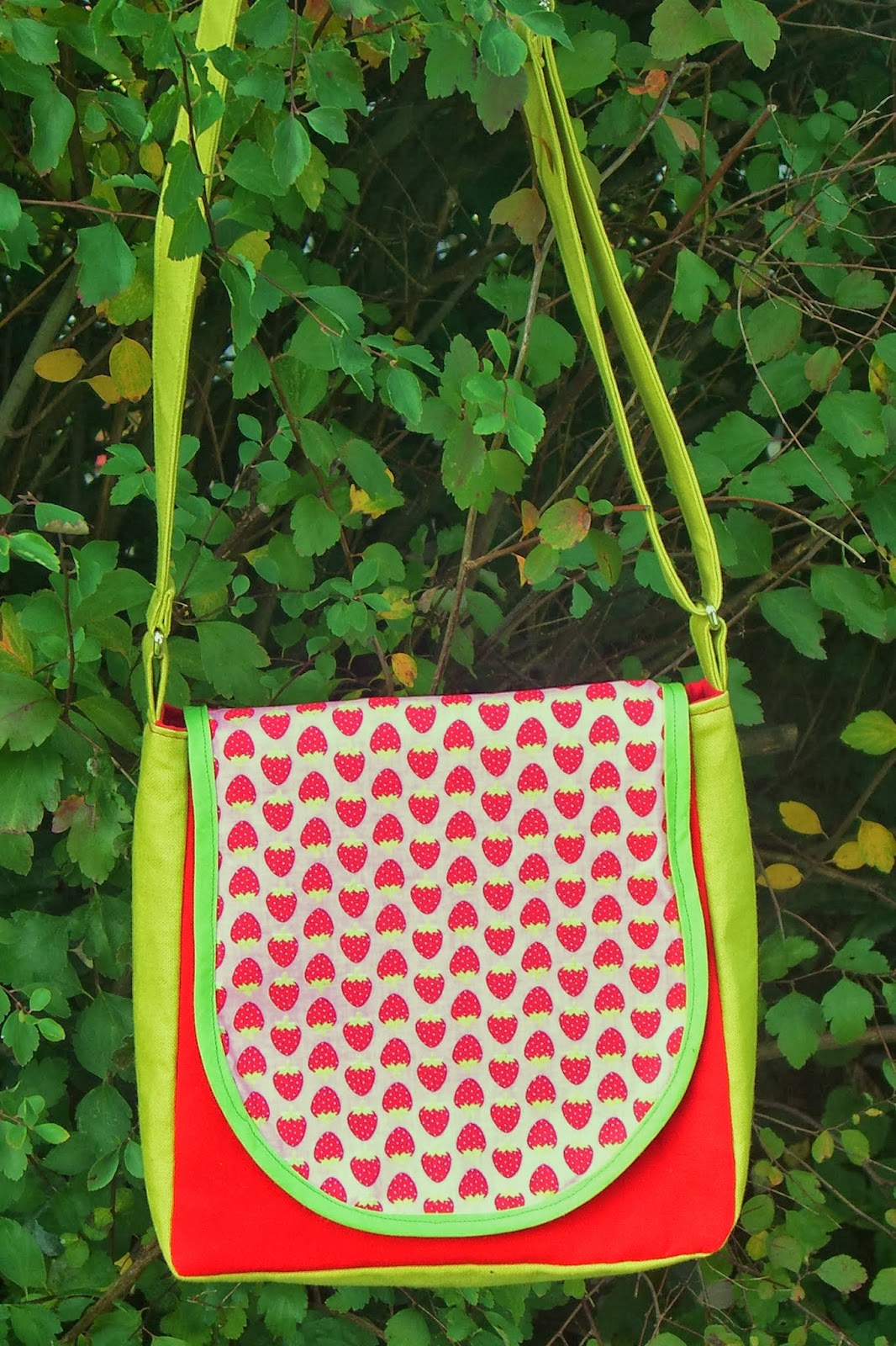 SaMari Design : Apfel-Erdbeer-Kinder-Tasche