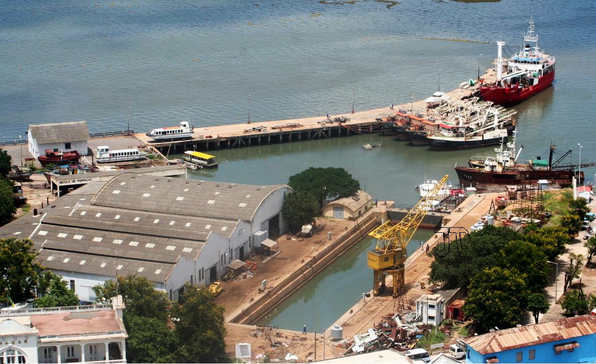 Doca seca do porto de Lourenço Marques (actual Maputo) - do primeiro ...