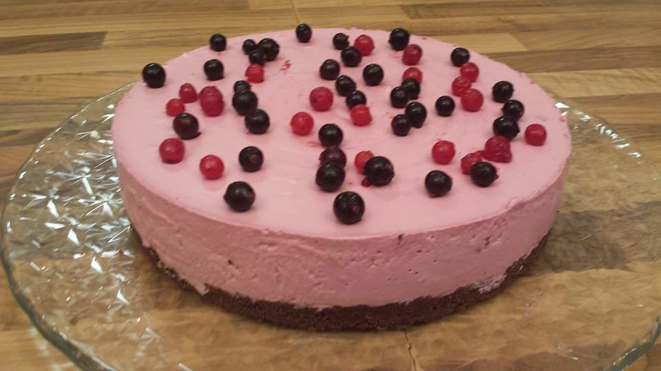 Receta Gatimi Shqip: Embelsire me fruta mali dhe ajke