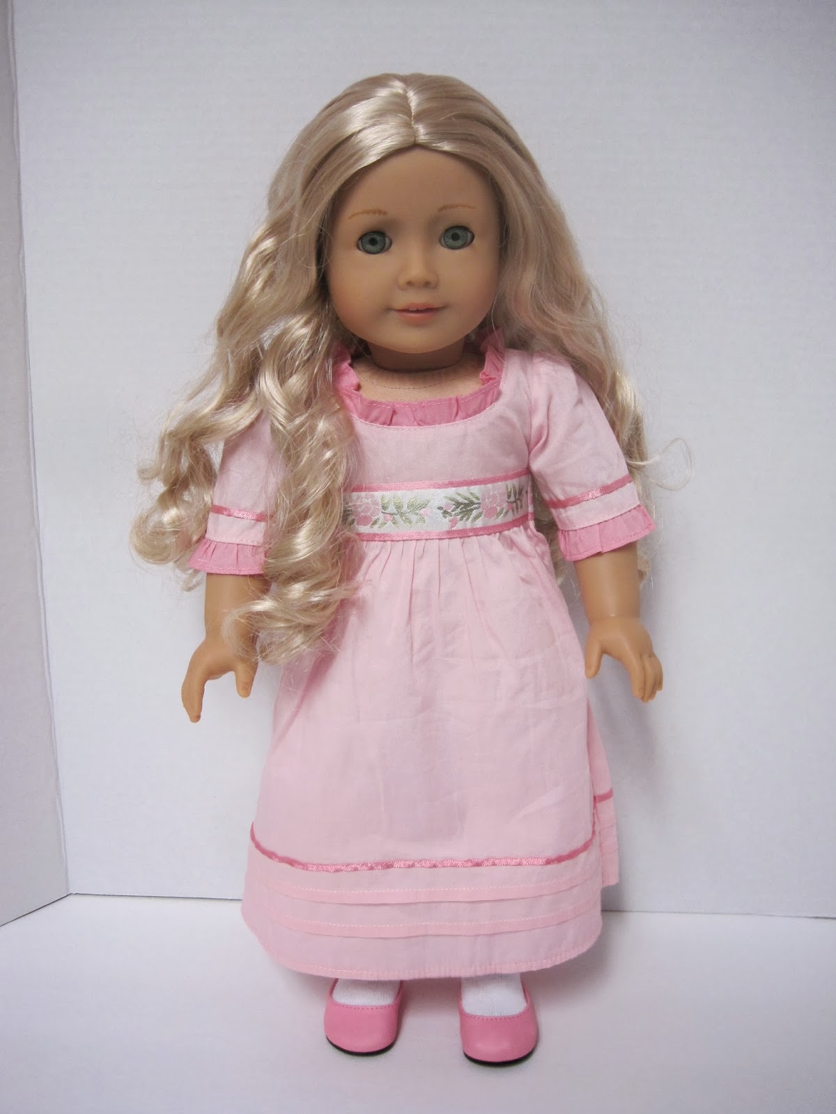 Never Grow Up: A Mom's Guide to Dolls and More: American Girl Caroline ...