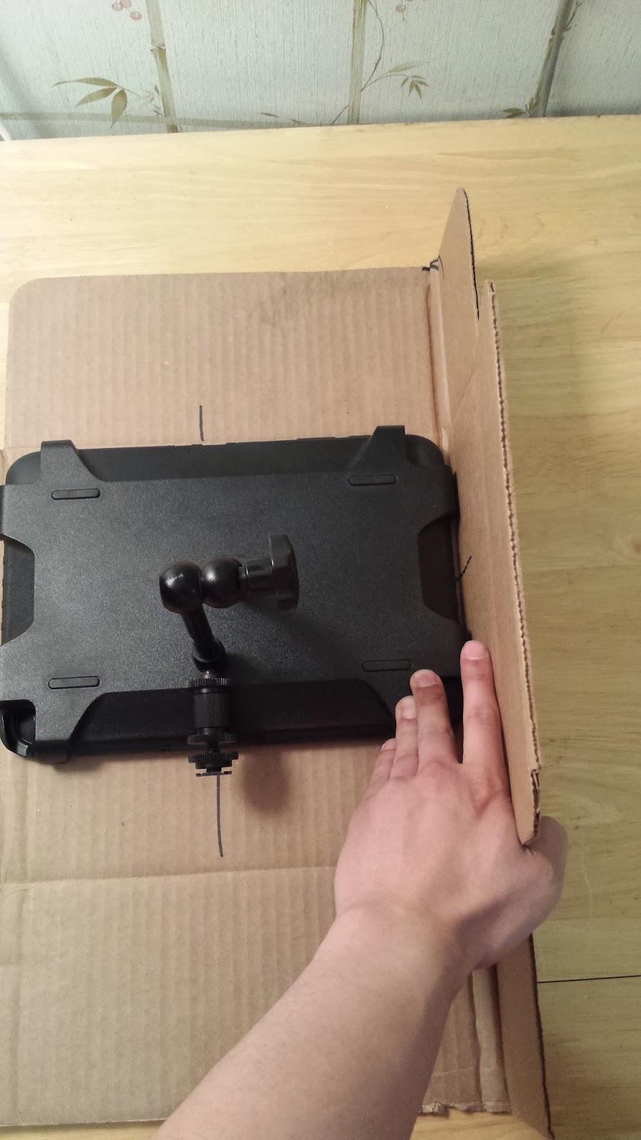 The 10 inch Selfie Cam: DIY Tablet Sun Shade