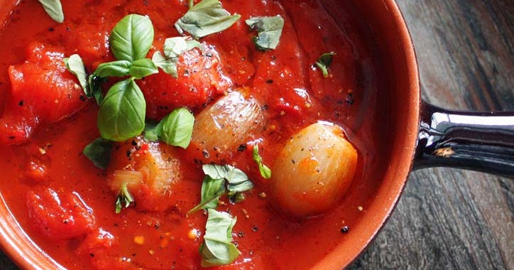 Tomatsaus med hel sjalottløk og chili | Veganmisjonen