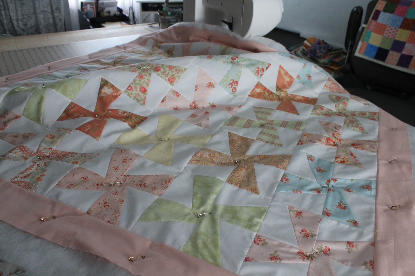 SunShine Sews...: Floral Pinwheel Quilt