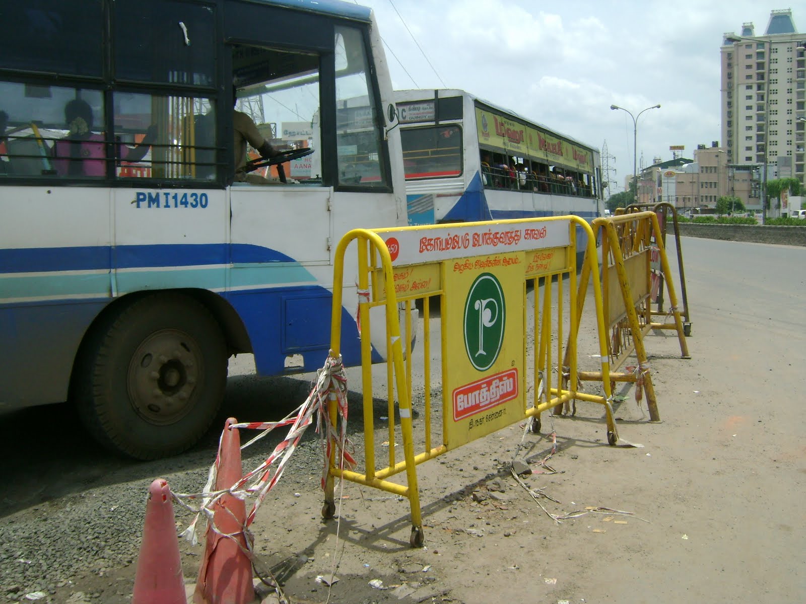 Anna Nagar Daily: Barricades Placed To Prevent Share Auto Parking