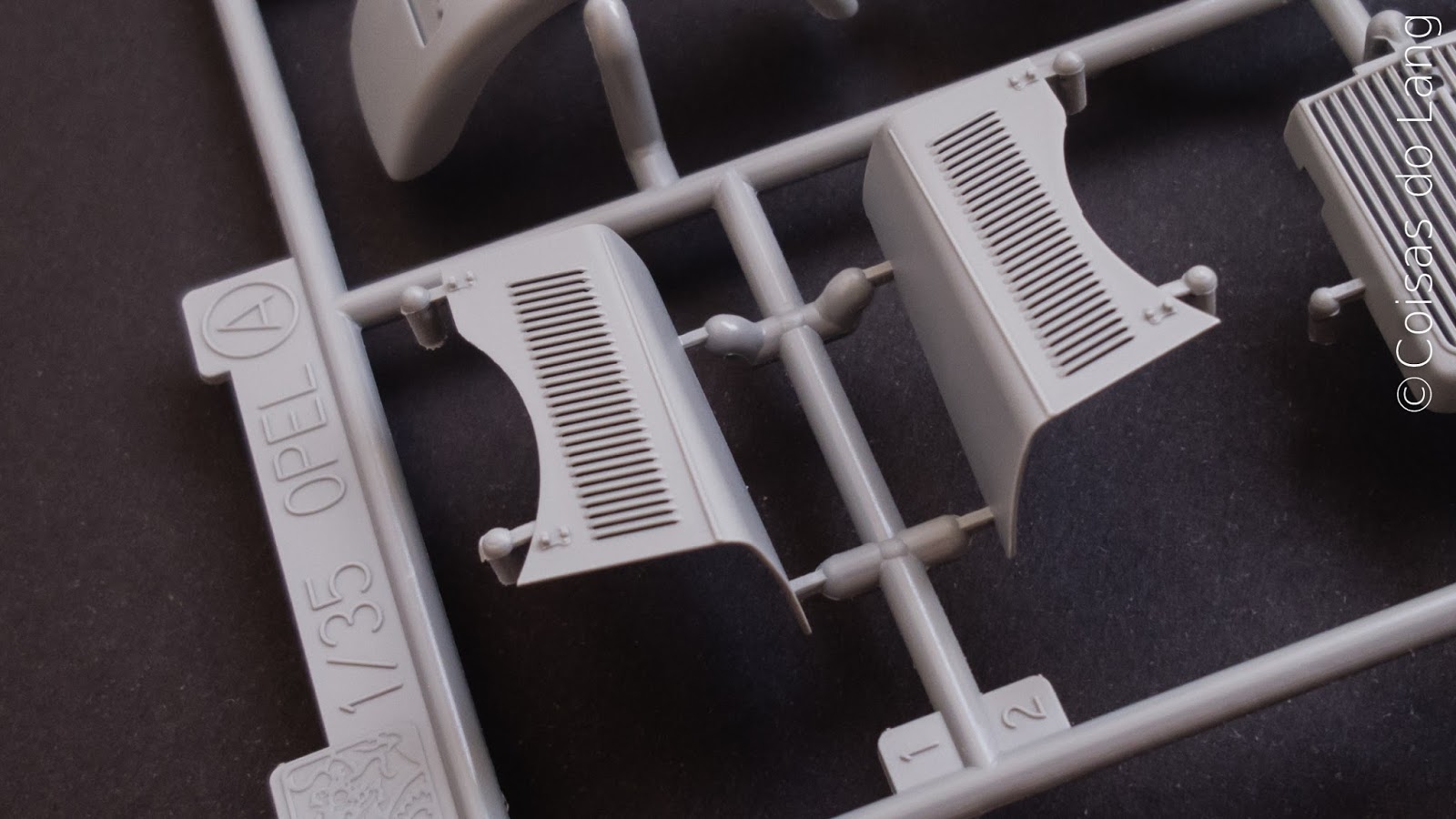 Review - Dragon 6828 - German 3t 4x2 Truck w/2cm FlaK 38 (2 in 1)