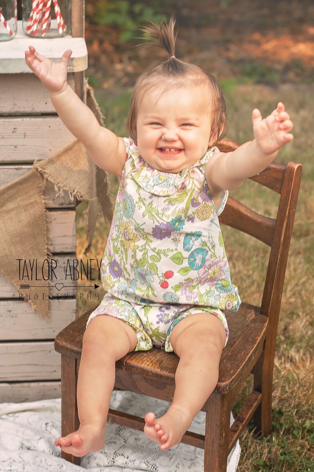 Taylor Abney : Ada & Paige- Lemonade Stand Mini Session