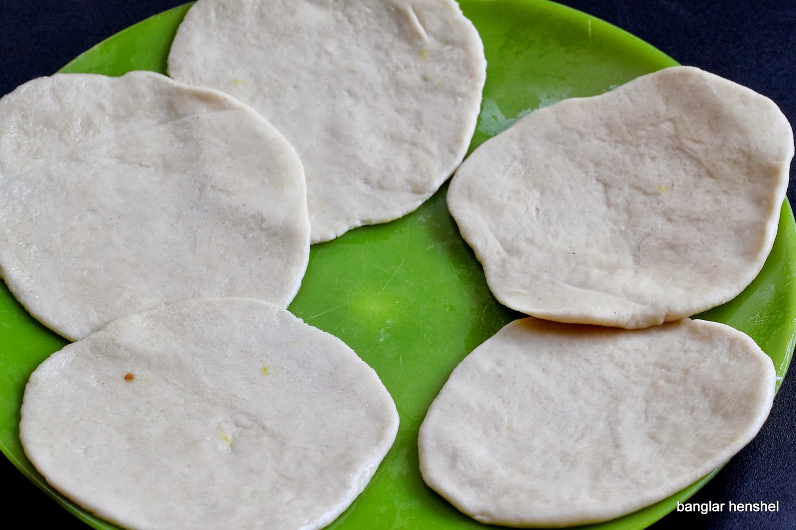 Banglar Henshel: Durga Shosthi Special Luchi, Chholar daal, Begun Bhaja ...