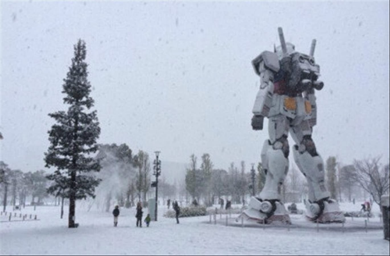 1:1 Scale RX-78-2 Gundam at Gundam Front Tokyo Japan - Covered in Snow