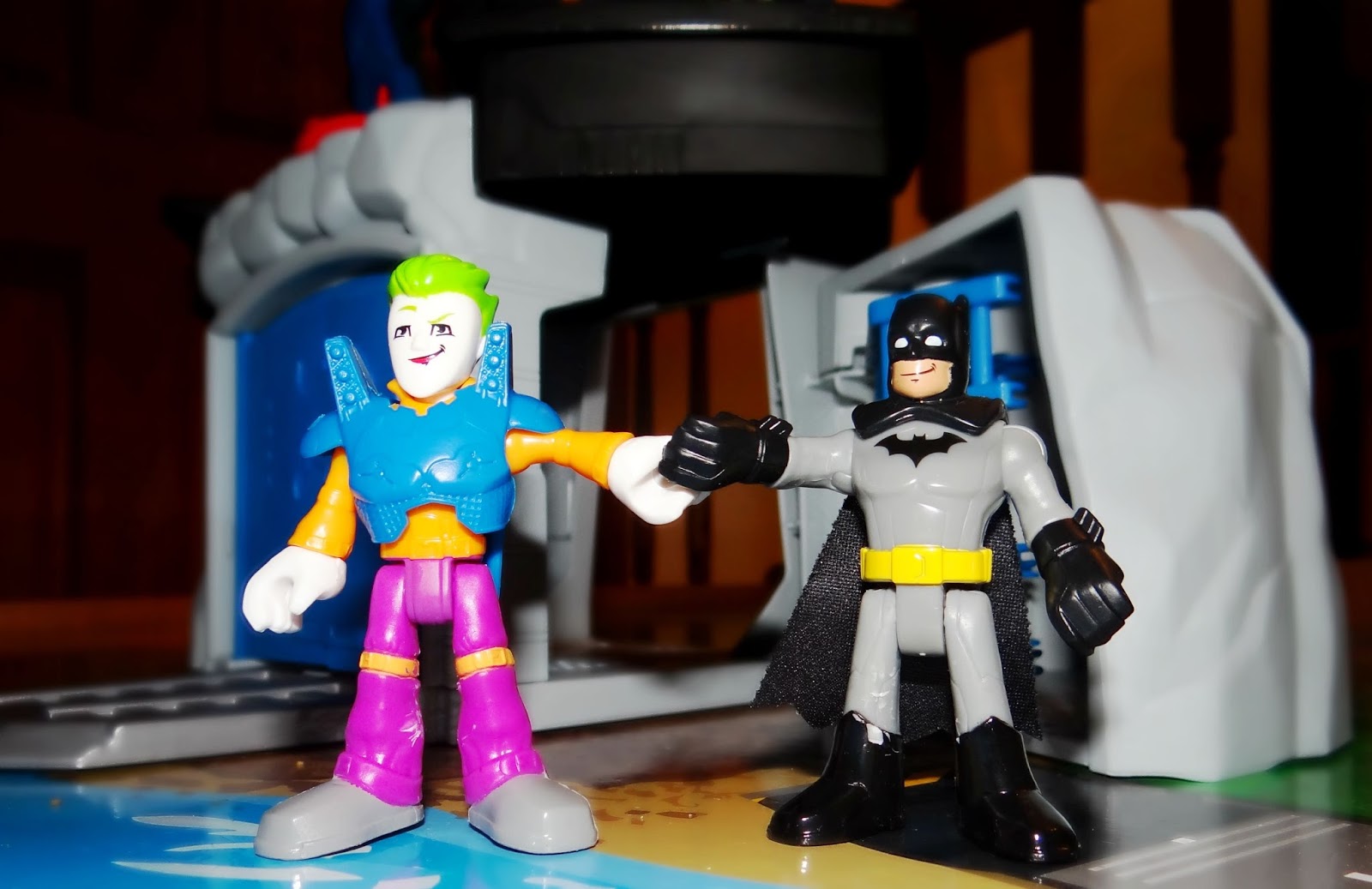 Life Unexpected: The Imaginext DC Super Friends Transforming Bat Cave ...