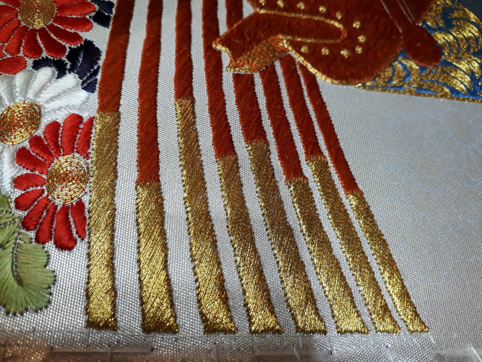 Threads Across the Web: Sake Boxes - More Goldwork