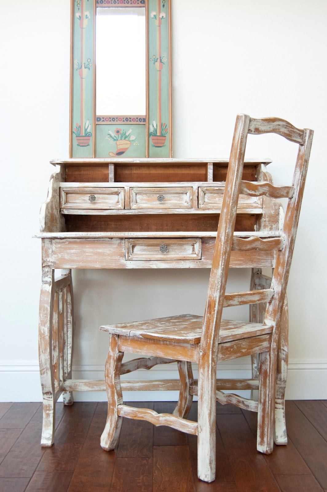 551 east : Check out this desk: a reveal