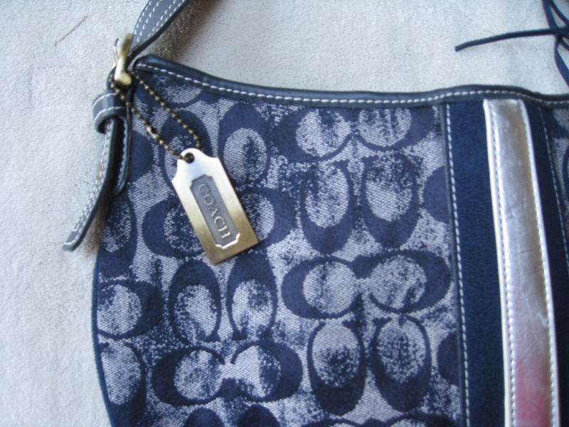 U's Bargain Shoppe Corner: FAKE!!! COACH DENIM BLUE HANDBAG!