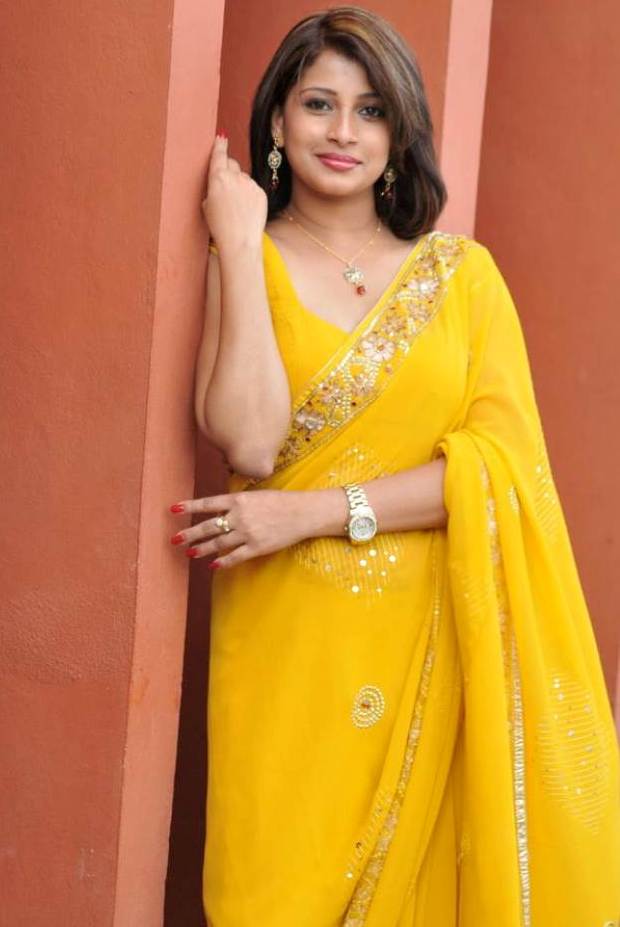 Nadeesha Hemamali Hot Saree Photos, Images, Stills, Gallery - Spicy Ammayi