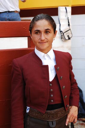 REJONEADORES: JULIA CALVIERE