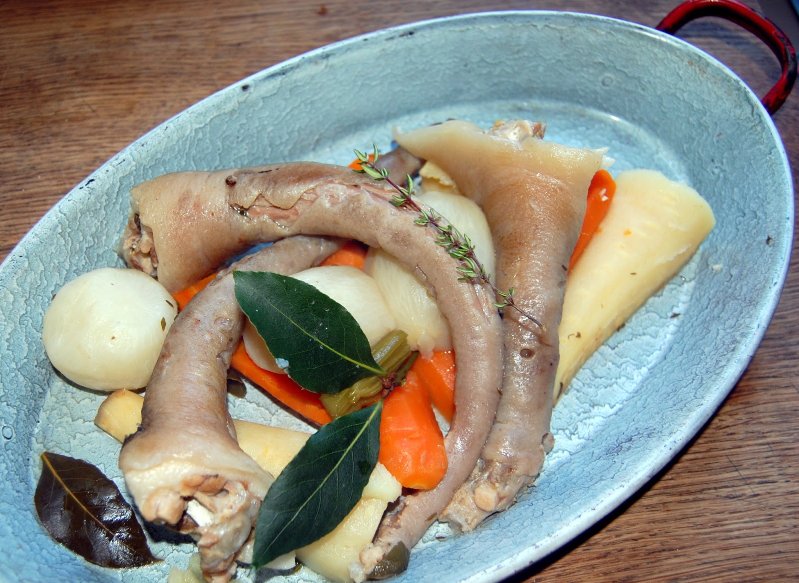 Queues de cochons en court bouillon Fast Cooking à la cocotte minute ...