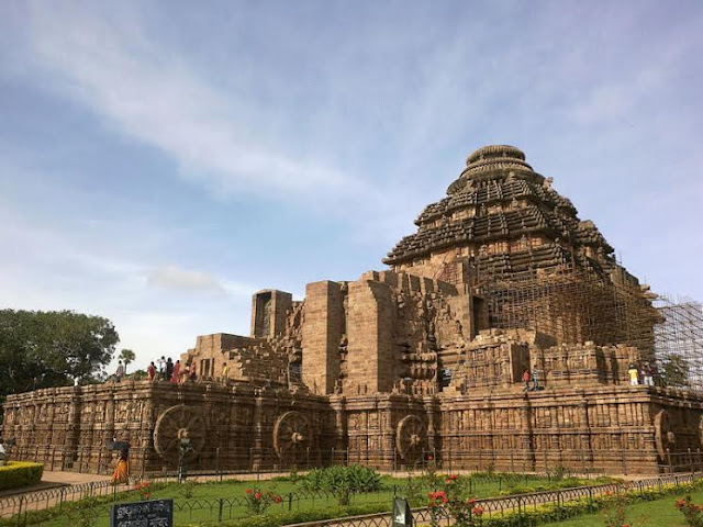 www.fromatravellersdesk.com: 7 Historical Megastructures in India You ...