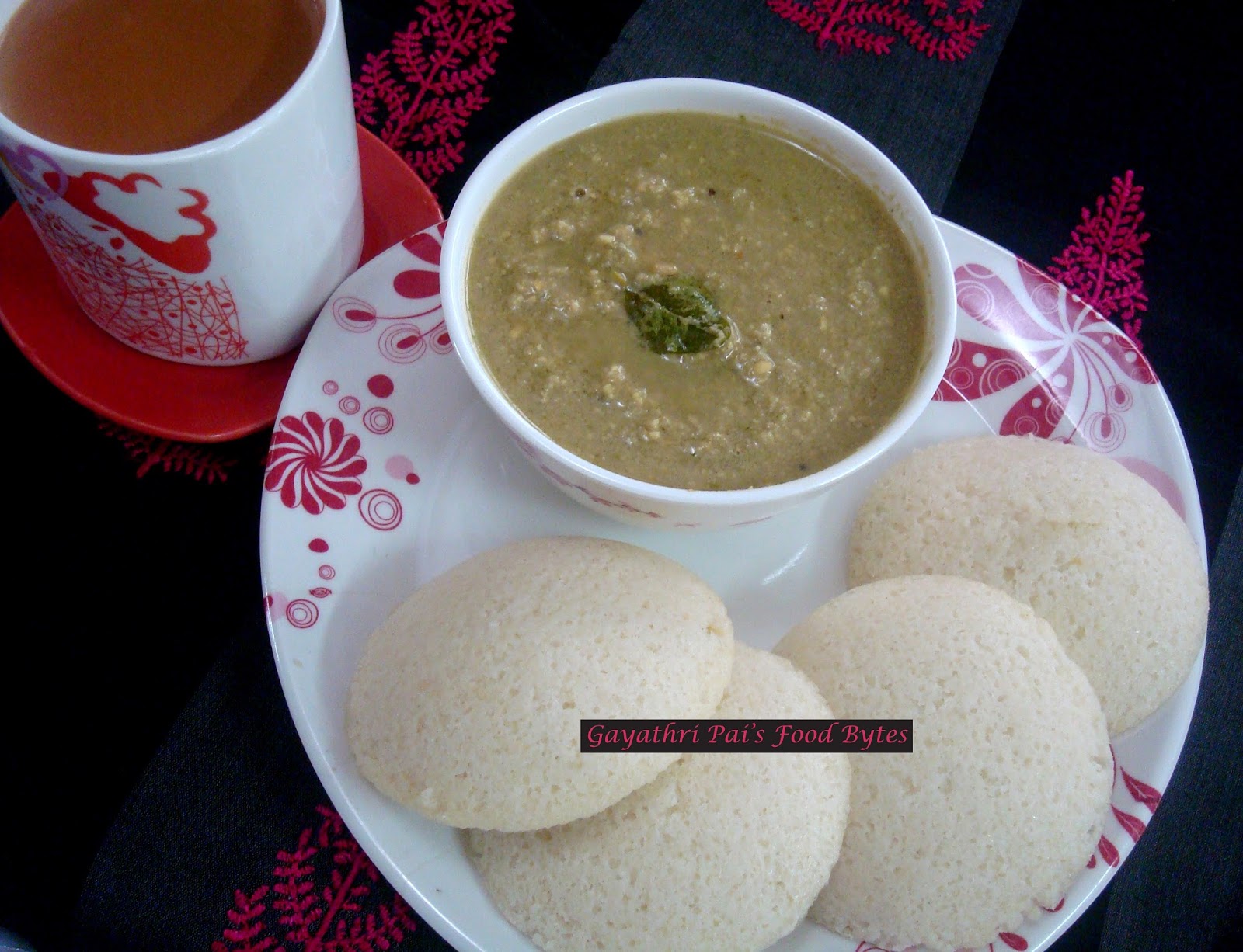 Gayathri Pai's Food Bytes: Urad and Varai Idly.