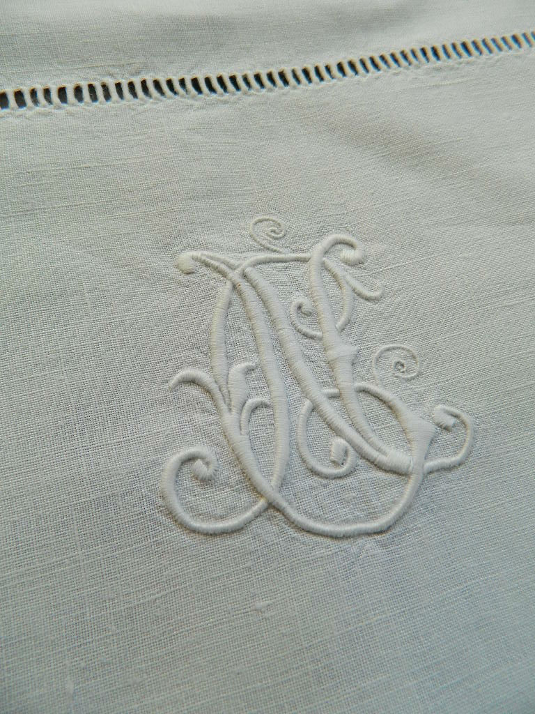 THE ANTIQUE LINEN CUPBOARD