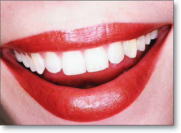 LA MODE EN PETIT COMITE: UNA SONRISA POR FAVOR by COLGATE