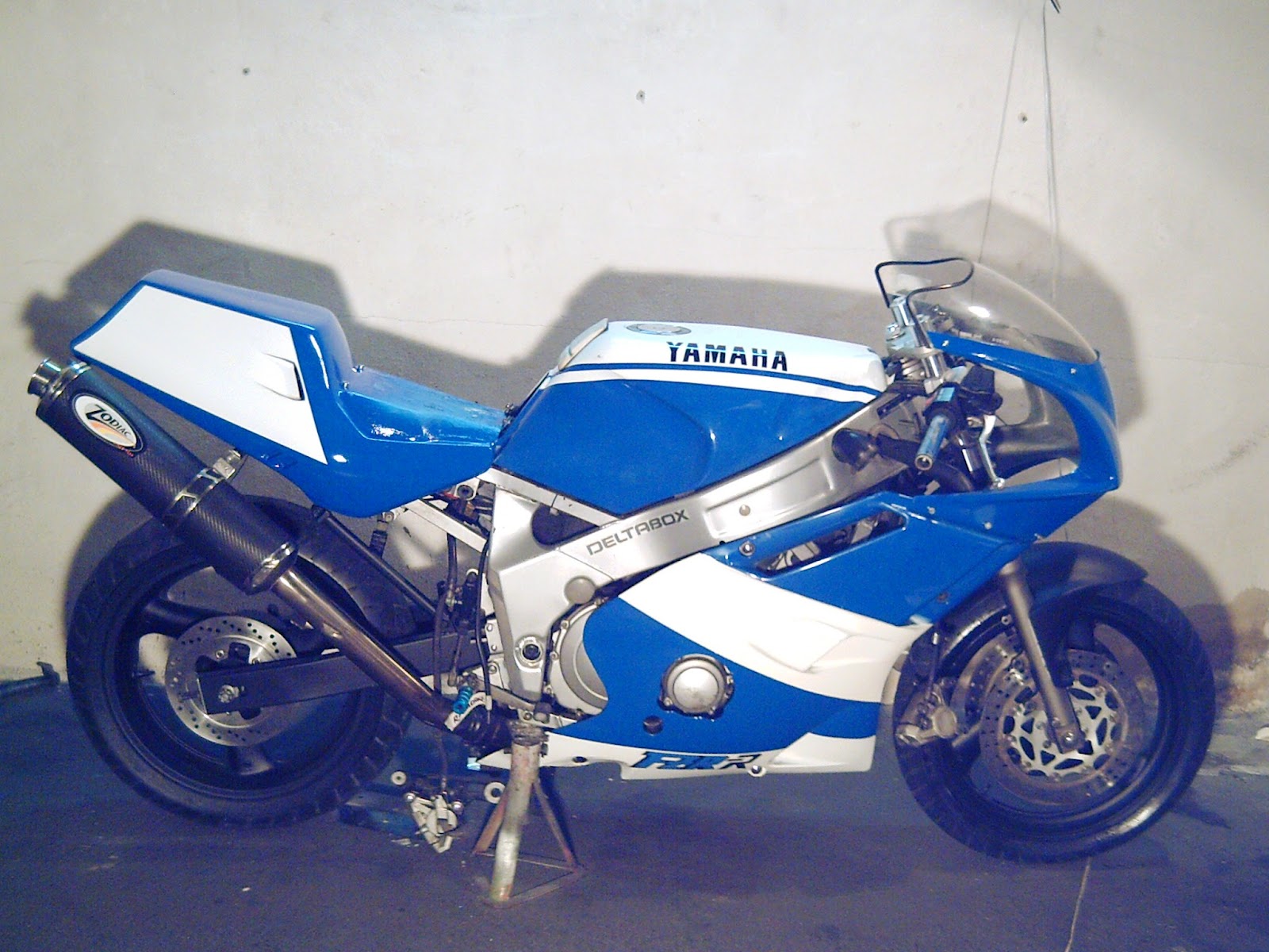 MURILLO RACING PERFORMANCE 17: Yamaha FZR 600 "88" MURILLO RACING