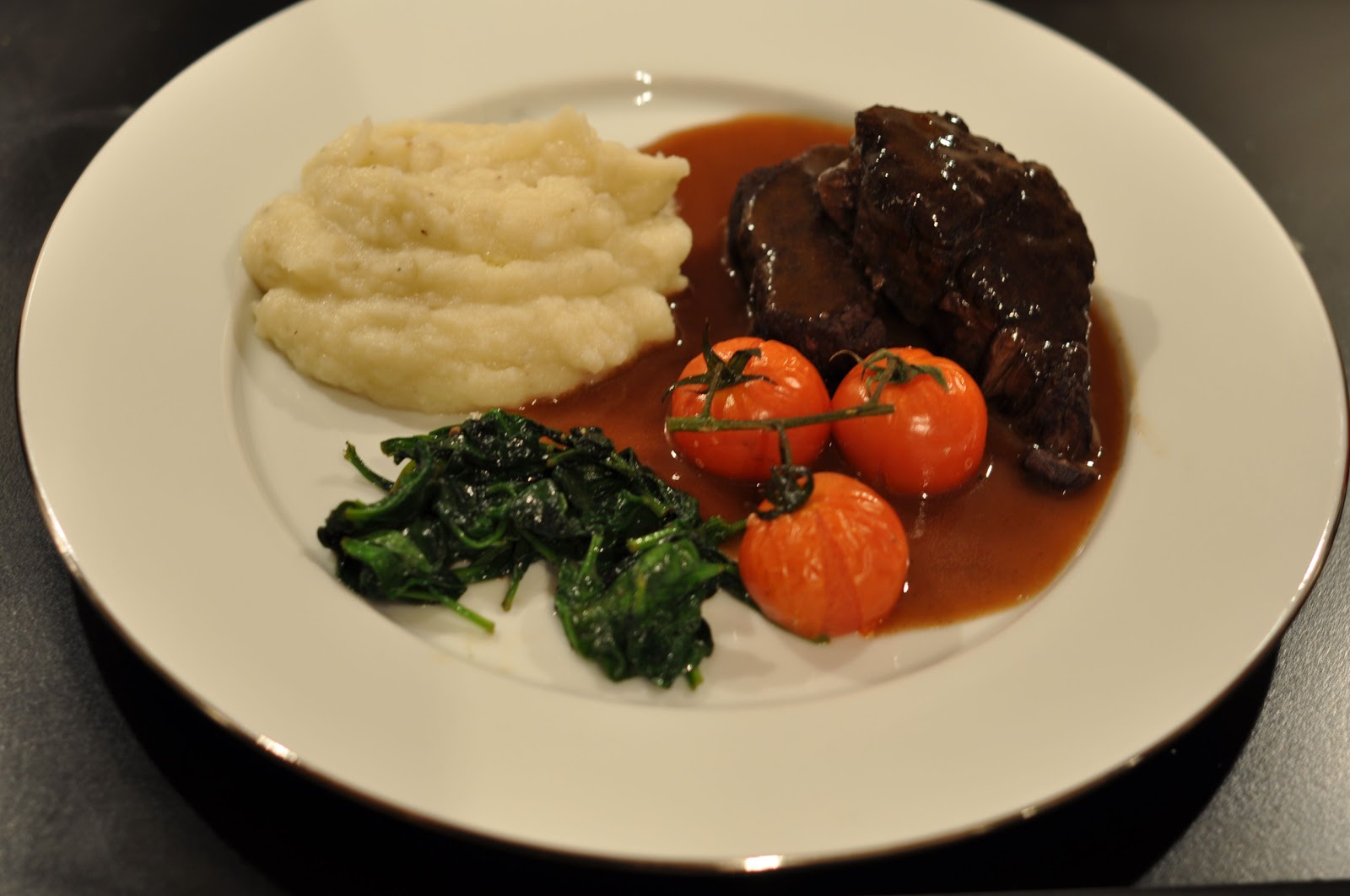 Cookie crumble: Rödvinsbrässerat högrev med jordärtskockspuré