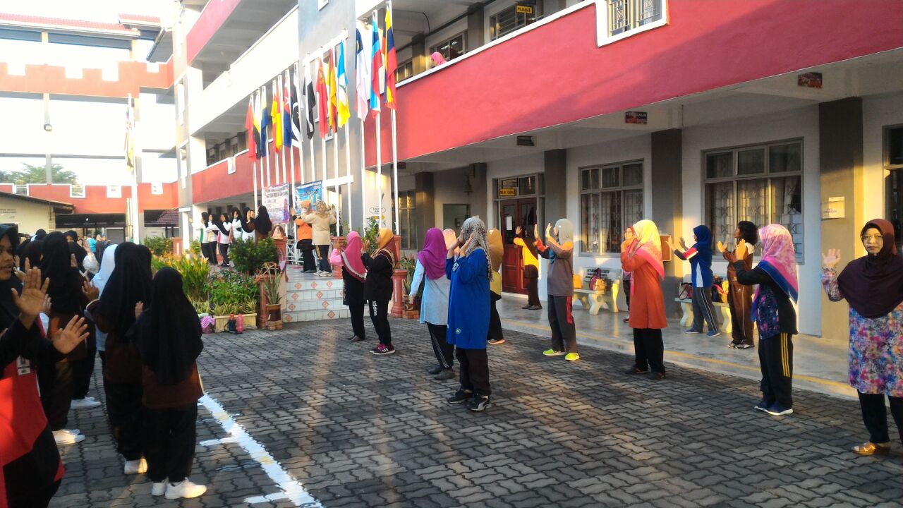 SMK TINGGI PEREMPUAN MELAKA: SENAMROBIK "RIANG RIA SMKTPM SIHAT"