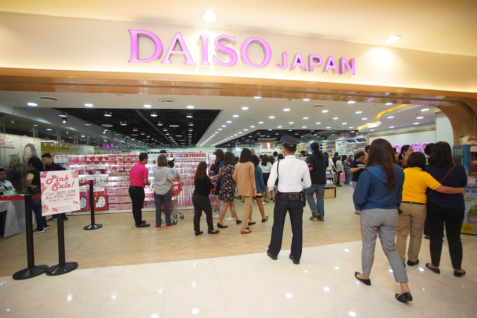 Manila Shopper: Daiso Japan's Pink Flagship Store at Robinsons Galleria ...