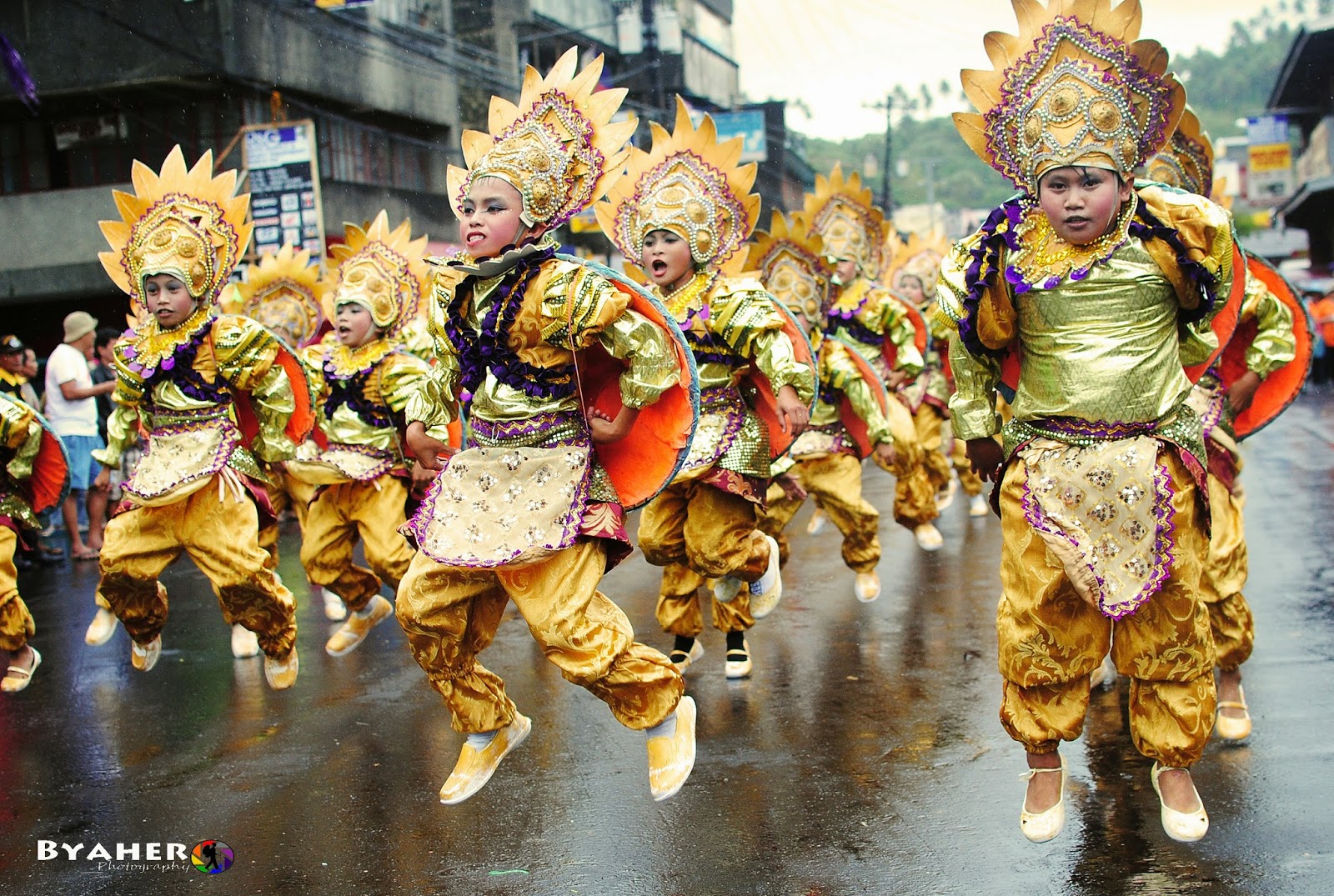 Byahero: Tribu Himag-Ulaw: 2014 Gayon Bicol Festival of Festivals champion