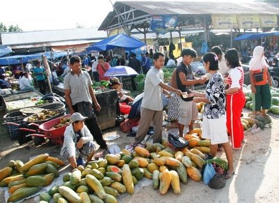 Delapan Pasar Tradisional di Jember Terancam Bangkrut | Obrolan Ekonomi