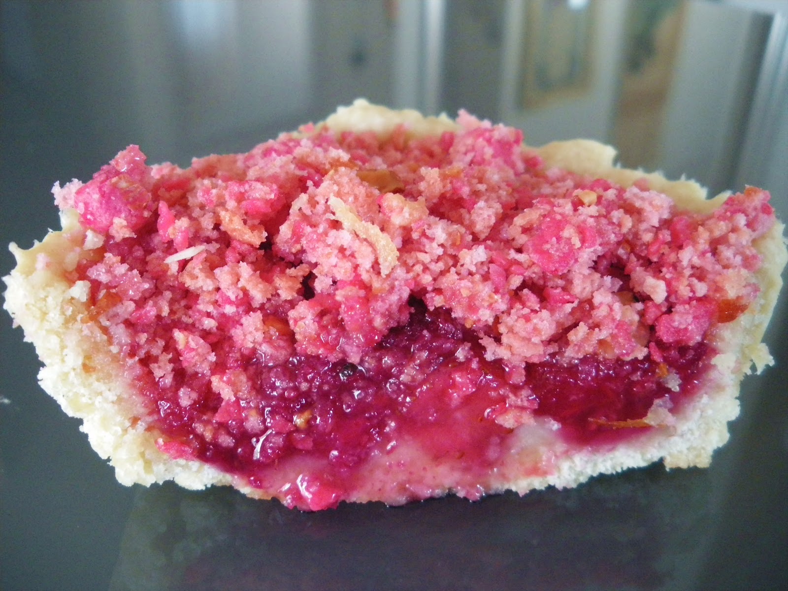 GATEAU GAGA - Love cakes: Tartelette aux fruits rouges et son crumble rose