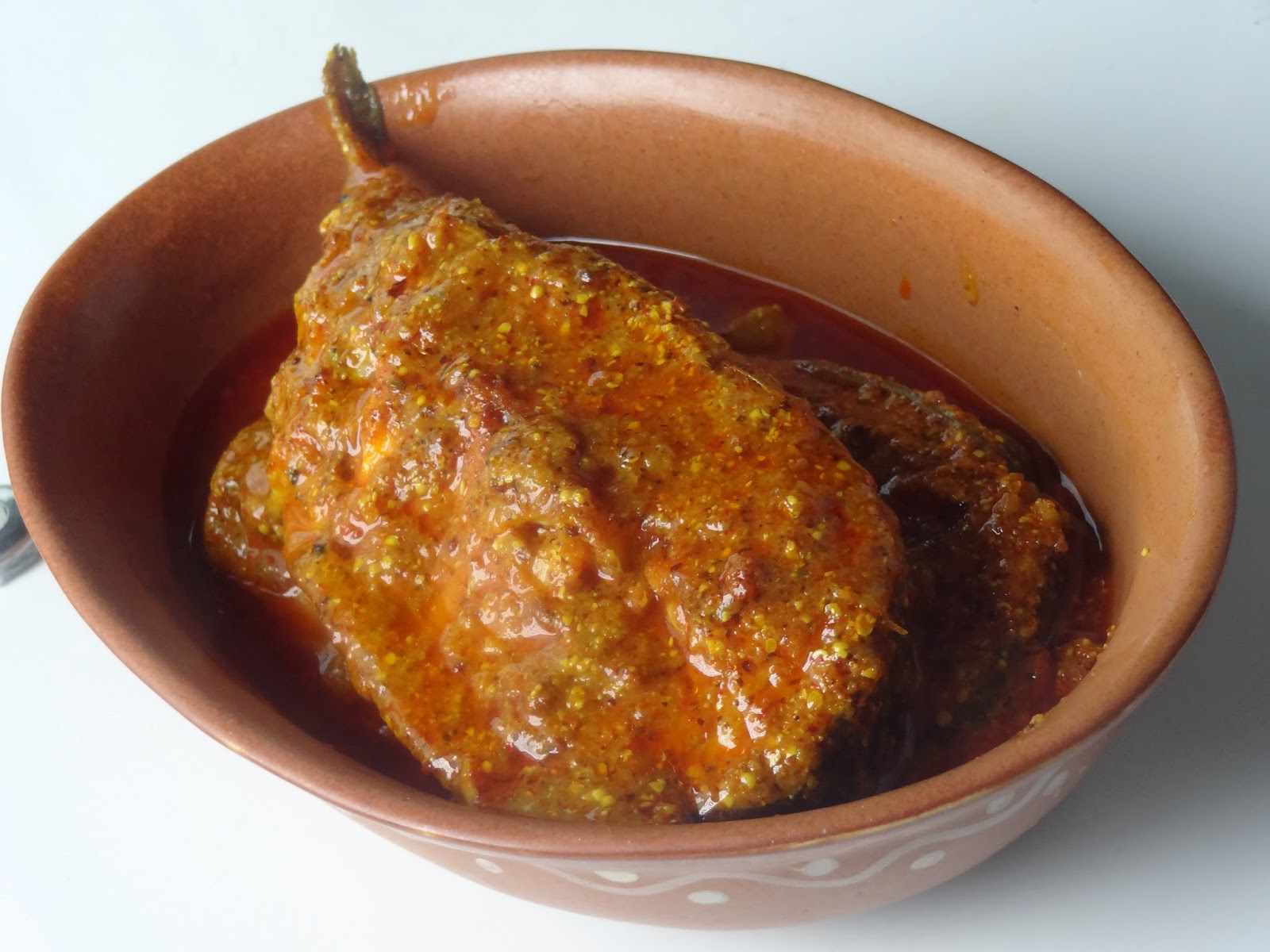 Culinarily Yours...: Aar Maacher Jhaal - Catfish in a spicy mustard gravy
