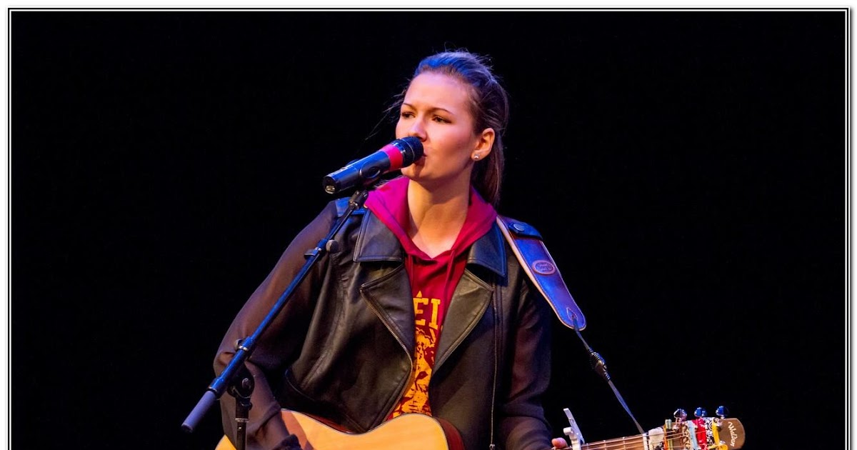 It's only Country: Review: Julia Nicholson's Self Titled EP "Julia ...