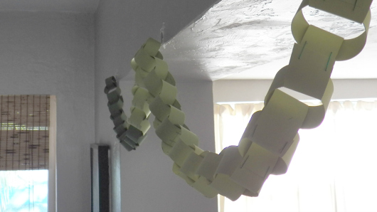laurendy: DIY: St. Patty's Day Ombre Paper Chain Garland