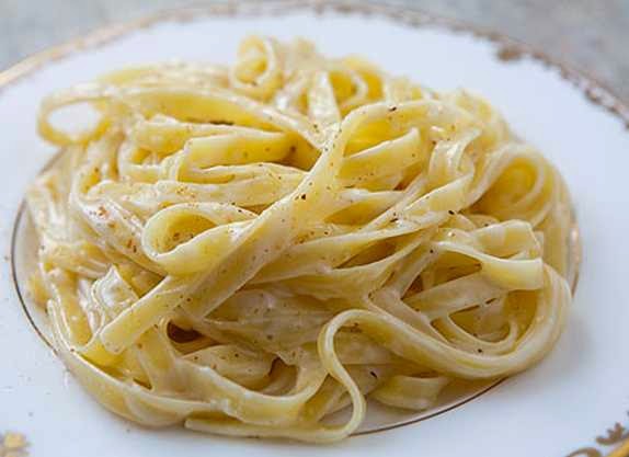 Retete de Paste: Tagliatelle in sos de parmezan in stil italian